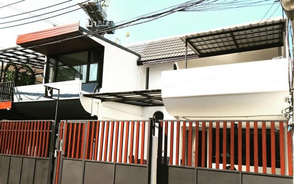 ให้เช่าทาวน์เฮ้าส์ 2ชั้น The White Stag 27 ตร.ว ใกล้รถไฟฟ้าหมอชิต บ้าน ...